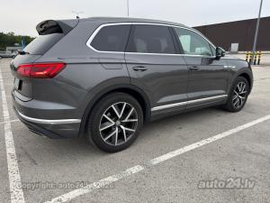 Grey Volkswagen Touareg 2021 in Tallinn, with an engine capacity of 3.00 L and mileage of 149 thousand km for 43500 €, photo 7 on AUTOMOTO.COM.LV