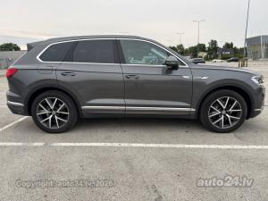 Grey Volkswagen Touareg 2021 in Tallinn, with an engine capacity of 3.00 L and mileage of 149 thousand km for 43500 €, photo 8 on AUTOMOTO.COM.LV