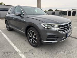 Grey Volkswagen Touareg 2021 in Tallinn, with an engine capacity of 3.00 L and mileage of 149 thousand km for 43500 €, photo 9 on AUTOMOTO.COM.LV