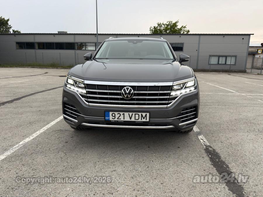 Grey Volkswagen Touareg 2021 in Tallinn, with an engine capacity of 3.00 L and mileage of 149 thousand km for 43500 €, photo 10 on AUTOMOTO.COM.LV