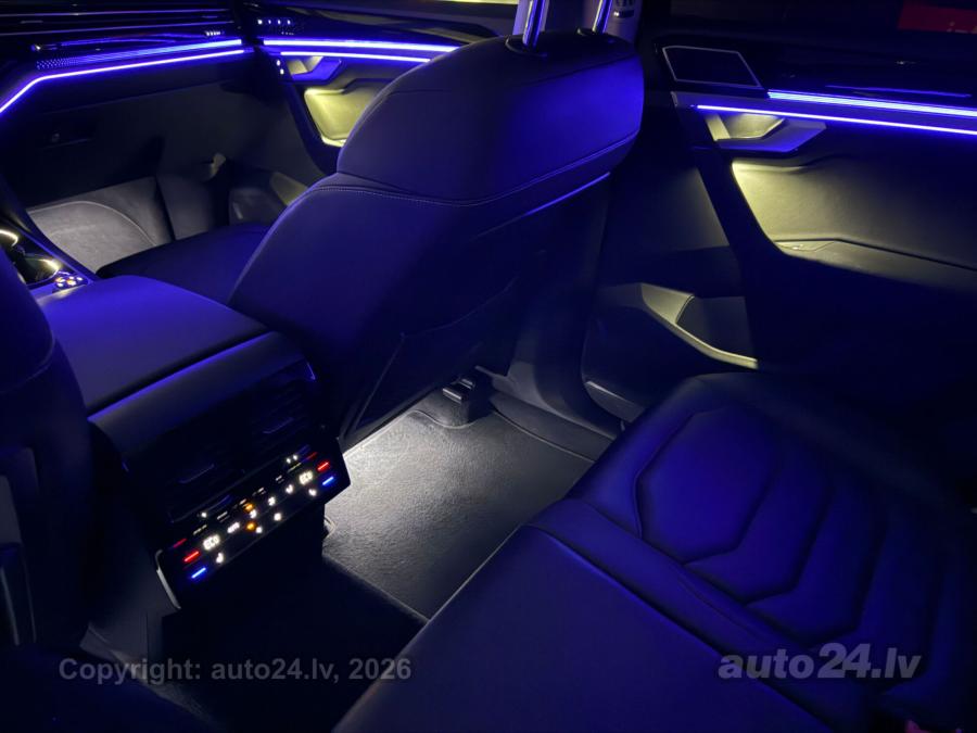 Grey Volkswagen Touareg 2021 in Tallinn, with an engine capacity of 3.00 L and mileage of 149 thousand km for 43500 €, photo 14 on AUTOMOTO.COM.LV