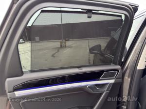 Grey Volkswagen Touareg 2021 in Tallinn, with an engine capacity of 3.00 L and mileage of 149 thousand km for 43500 €, photo 17 on AUTOMOTO.COM.LV