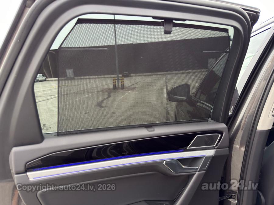 Grey Volkswagen Touareg 2021 in Tallinn, with an engine capacity of 3.00 L and mileage of 149 thousand km for 43500 €, photo 17 on AUTOMOTO.COM.LV