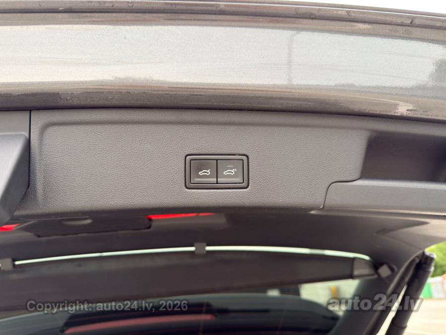 Grey Volkswagen Touareg 2021 in Tallinn, with an engine capacity of 3.00 L and mileage of 149 thousand km for 43500 €, photo 18 on AUTOMOTO.COM.LV