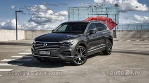 Pelēks Volkswagen Touareg 2021 Tallina, ar dzinēja tilpumu 3.00 L un nobraukumu 159 tūkst. km par 37996 €, foto  vietnē AUTOMOTO.COM.LV
