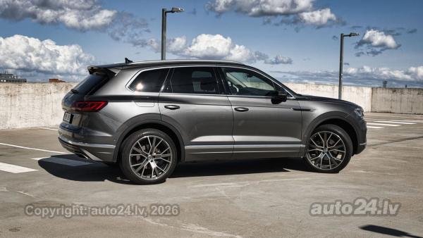 Pelēks Volkswagen Touareg 2021 Tallina, ar dzinēja tilpumu 3.00 L un nobraukumu 159 tūkst. km par 37996 €, foto 7 vietnē AUTOMOTO.COM.LV