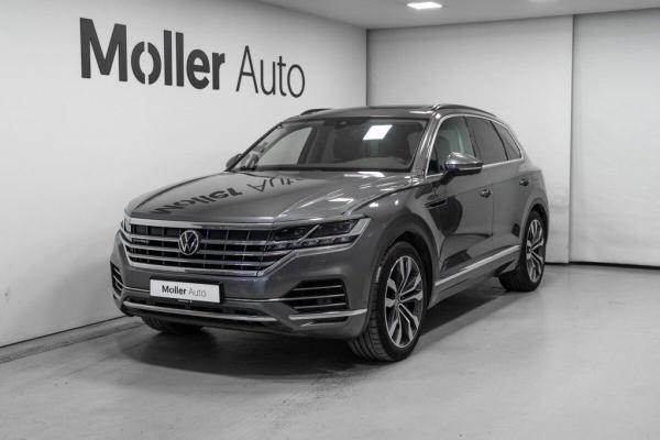 Grey Volkswagen Touareg 2022 in Vilnius, with an engine capacity of 3.00 L and mileage of 83 thousand km for 45900 €, photo 4 on AUTOMOTO.COM.LV