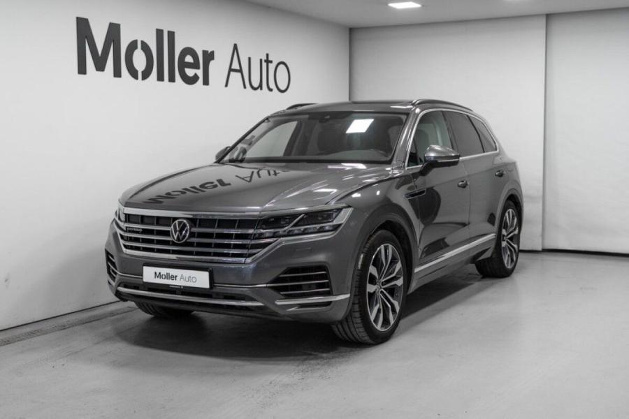 Grey Volkswagen Touareg 2022 in Vilnius, with an engine capacity of 3.00 L and mileage of 83 thousand km for 45900 €, photo 5 on AUTOMOTO.COM.LV