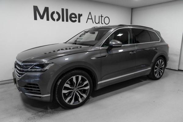Grey Volkswagen Touareg 2022 in Vilnius, with an engine capacity of 3.00 L and mileage of 83 thousand km for 45900 €, photo 5 on AUTOMOTO.COM.LV