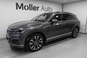 Grey Volkswagen Touareg 2022 in Vilnius, with an engine capacity of 3.00 L and mileage of 83 thousand km for 45900 €, photo 6 on AUTOMOTO.COM.LV