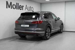 Grey Volkswagen Touareg 2022 in Vilnius, with an engine capacity of 3.00 L and mileage of 83 thousand km for 45900 €, photo 7 on AUTOMOTO.COM.LV
