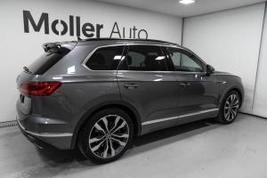 Grey Volkswagen Touareg 2022 in Vilnius, with an engine capacity of 3.00 L and mileage of 83 thousand km for 45900 €, photo 8 on AUTOMOTO.COM.LV