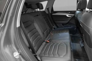 Grey Volkswagen Touareg 2022 in Vilnius, with an engine capacity of 3.00 L and mileage of 83 thousand km for 45900 €, photo 10 on AUTOMOTO.COM.LV