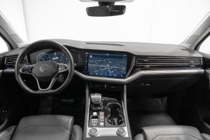 Grey Volkswagen Touareg 2022 in Vilnius, with an engine capacity of 3.00 L and mileage of 83 thousand km for 45900 €, photo 11 on AUTOMOTO.COM.LV