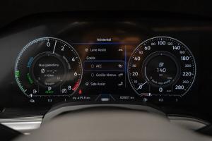 Grey Volkswagen Touareg 2022 in Vilnius, with an engine capacity of 3.00 L and mileage of 83 thousand km for 45900 €, photo 14 on AUTOMOTO.COM.LV