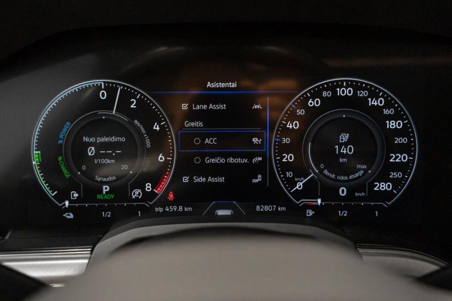 Grey Volkswagen Touareg 2022 in Vilnius, with an engine capacity of 3.00 L and mileage of 83 thousand km for 45900 €, photo 14 on AUTOMOTO.COM.LV