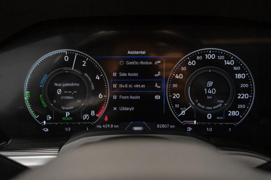 Grey Volkswagen Touareg 2022 in Vilnius, with an engine capacity of 3.00 L and mileage of 83 thousand km for 45900 €, photo 15 on AUTOMOTO.COM.LV