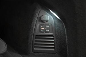 Grey Volkswagen Touareg 2022 in Vilnius, with an engine capacity of 3.00 L and mileage of 83 thousand km for 45900 €, photo 28 on AUTOMOTO.COM.LV