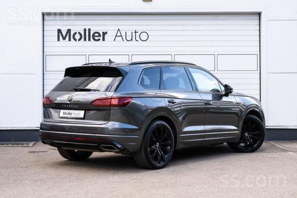Pelēks Volkswagen Touareg 2022 Rīga, ar dzinēja tilpumu 3.00 L un nobraukumu 103 tūkst. km par 45700 €, foto 3 vietnē AUTOMOTO.COM.LV