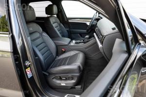 Pelēks Volkswagen Touareg 2022 Rīga, ar dzinēja tilpumu 3.00 L un nobraukumu 103 tūkst. km par 45700 €, foto 8 vietnē AUTOMOTO.COM.LV