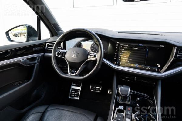 Pelēks Volkswagen Touareg 2022 Rīga, ar dzinēja tilpumu 3.00 L un nobraukumu 103 tūkst. km par 45700 €, foto 9 vietnē AUTOMOTO.COM.LV