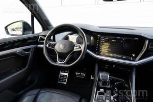 Pelēks Volkswagen Touareg 2022 Rīga, ar dzinēja tilpumu 3.00 L un nobraukumu 103 tūkst. km par 45700 €, foto 10 vietnē AUTOMOTO.COM.LV
