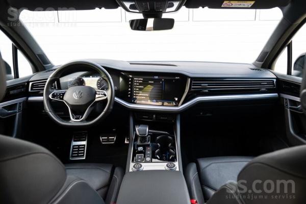 Pelēks Volkswagen Touareg 2022 Rīga, ar dzinēja tilpumu 3.00 L un nobraukumu 103 tūkst. km par 45700 €, foto 10 vietnē AUTOMOTO.COM.LV