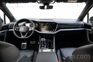 Pelēks Volkswagen Touareg 2022 Rīga, ar dzinēja tilpumu 3.00 L un nobraukumu 103 tūkst. km par 45700 €, foto 11 vietnē AUTOMOTO.COM.LV
