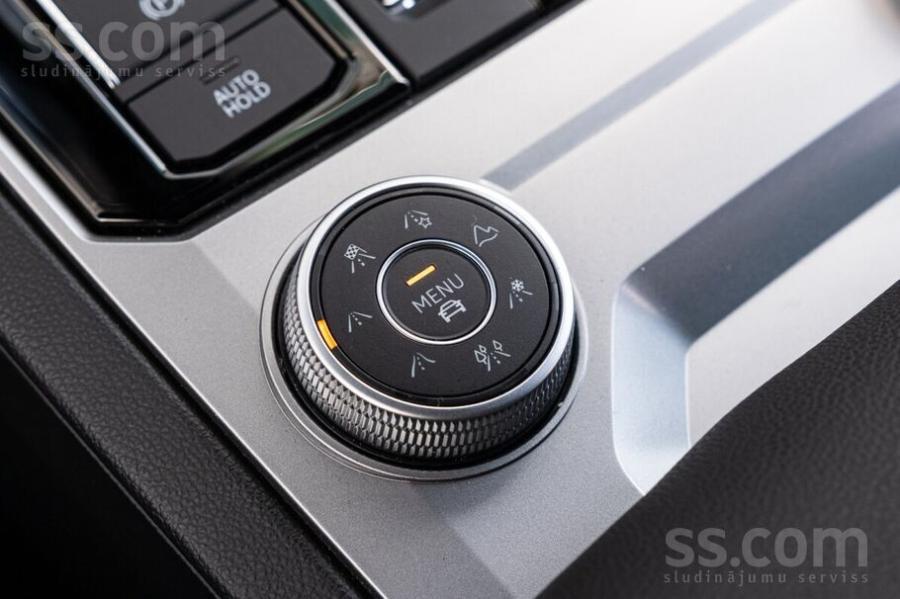 Pelēks Volkswagen Touareg 2022 Rīga, ar dzinēja tilpumu 3.00 L un nobraukumu 103 tūkst. km par 45700 €, foto 18 vietnē AUTOMOTO.COM.LV