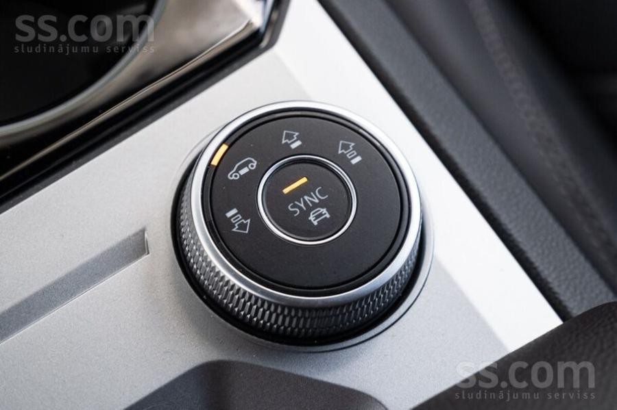 Pelēks Volkswagen Touareg 2022 Rīga, ar dzinēja tilpumu 3.00 L un nobraukumu 103 tūkst. km par 45700 €, foto 19 vietnē AUTOMOTO.COM.LV