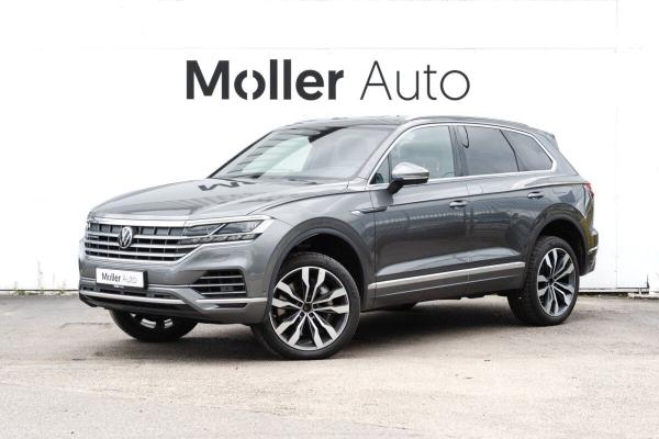 Grey Volkswagen Touareg 2022 in Riga, with an engine capacity of 0.00 L and mileage of 113 thousand km for 44900 €, photo 3 on AUTOMOTO.COM.LV