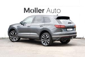 Grey Volkswagen Touareg 2022 in Riga, with an engine capacity of 0.00 L and mileage of 113 thousand km for 44900 €, photo 6 on AUTOMOTO.COM.LV