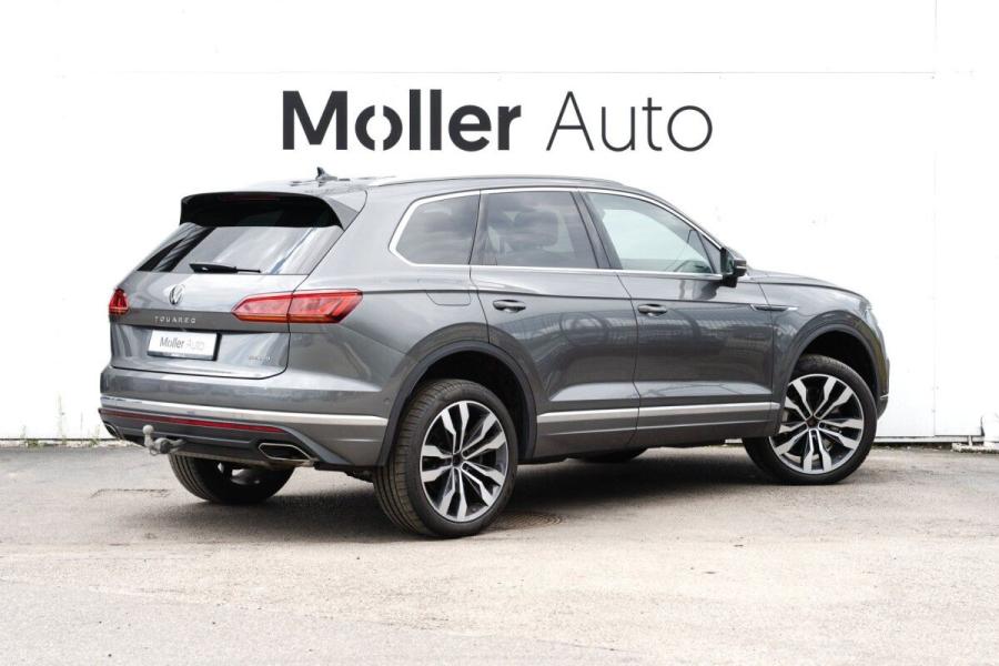 Grey Volkswagen Touareg 2022 in Riga, with an engine capacity of 0.00 L and mileage of 113 thousand km for 44900 €, photo 7 on AUTOMOTO.COM.LV