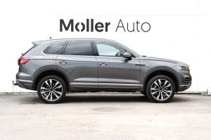 Grey Volkswagen Touareg 2022 in Riga, with an engine capacity of 0.00 L and mileage of 113 thousand km for 44900 €, photo 8 on AUTOMOTO.COM.LV