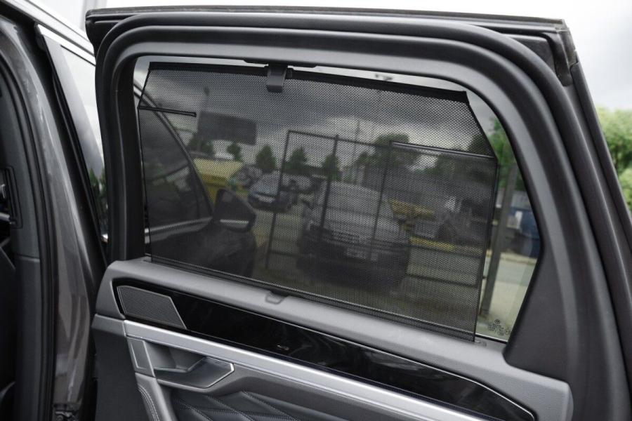 Grey Volkswagen Touareg 2022 in Riga, with an engine capacity of 0.00 L and mileage of 113 thousand km for 44900 €, photo 12 on AUTOMOTO.COM.LV