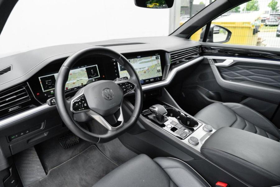 Grey Volkswagen Touareg 2022 in Riga, with an engine capacity of 0.00 L and mileage of 113 thousand km for 44900 €, photo 30 on AUTOMOTO.COM.LV