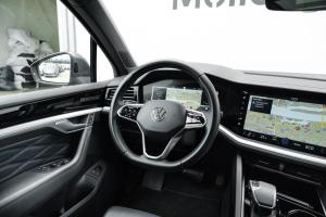 Grey Volkswagen Touareg 2022 in Riga, with an engine capacity of 0.00 L and mileage of 113 thousand km for 44900 €, photo 34 on AUTOMOTO.COM.LV