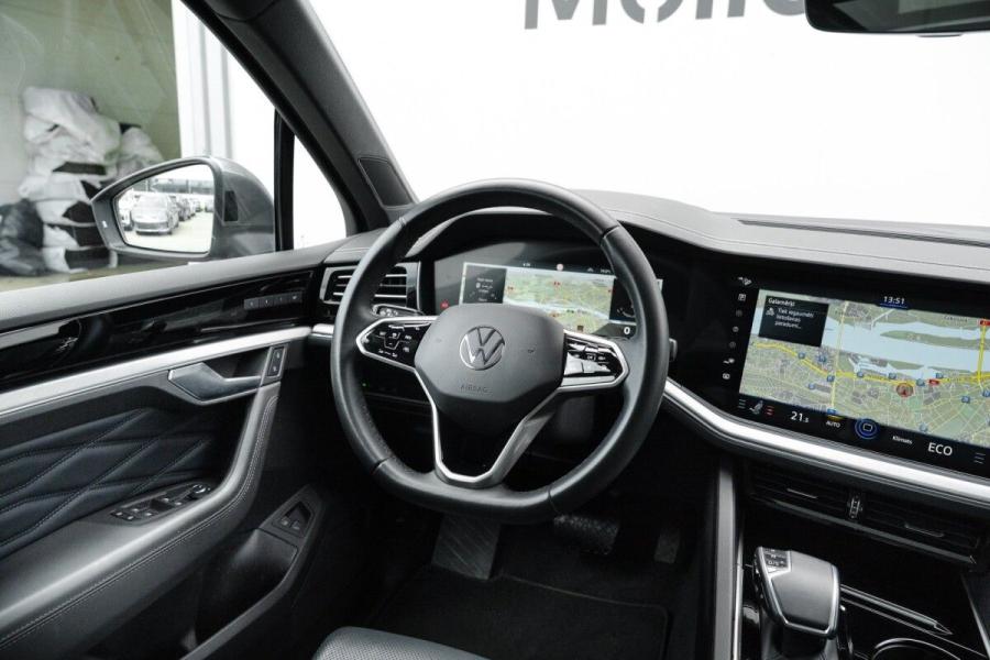Grey Volkswagen Touareg 2022 in Riga, with an engine capacity of 0.00 L and mileage of 113 thousand km for 44900 €, photo 34 on AUTOMOTO.COM.LV
