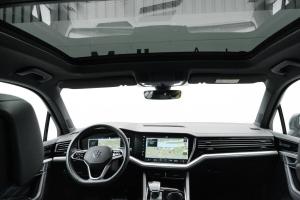 Grey Volkswagen Touareg 2022 in Riga, with an engine capacity of 0.00 L and mileage of 113 thousand km for 44900 €, photo 36 on AUTOMOTO.COM.LV