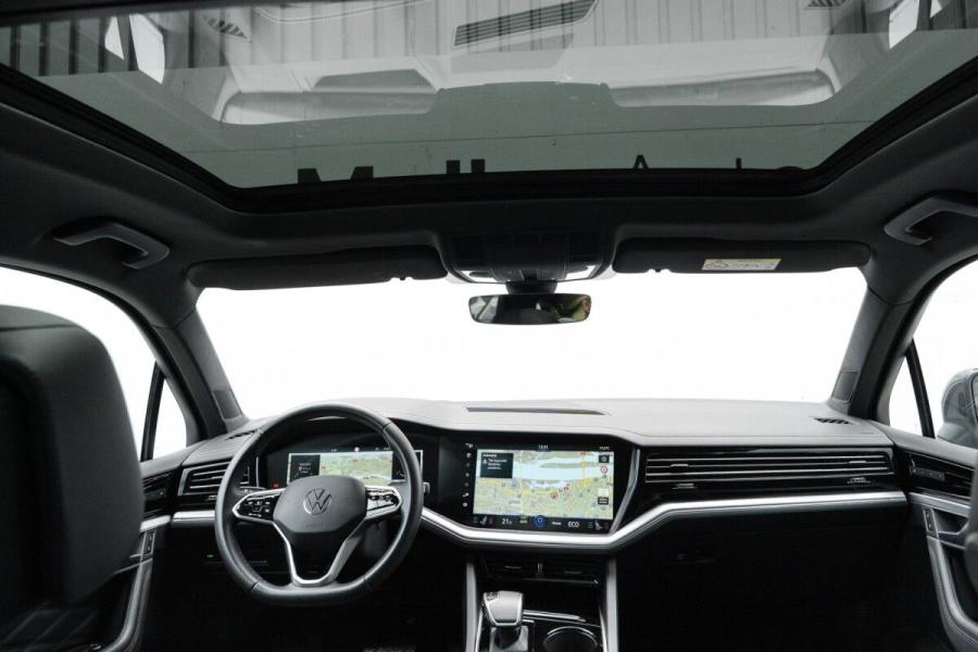 Grey Volkswagen Touareg 2022 in Riga, with an engine capacity of 0.00 L and mileage of 113 thousand km for 44900 €, photo 36 on AUTOMOTO.COM.LV