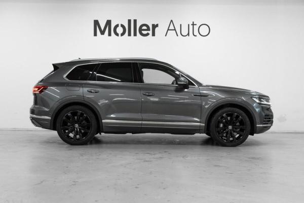 Серый Фольксваген Туарег 2022 в Вильнюс, объемом двигателя 3.00 л и пробегом 113 тыс. км за 41900 €, фото 5 на AUTOMOTO.COM.LV