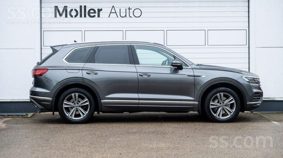 Pelēks Volkswagen Touareg 2023 Rīga, ar dzinēja tilpumu 3.00 L un nobraukumu 153 tūkst. km par 41350 €, foto 5 vietnē AUTOMOTO.COM.LV
