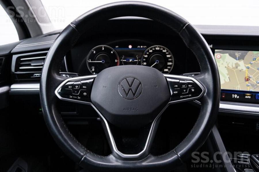 Pelēks Volkswagen Touareg 2023 Rīga, ar dzinēja tilpumu 3.00 L un nobraukumu 153 tūkst. km par 41350 €, foto 25 vietnē AUTOMOTO.COM.LV