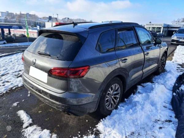 Grey Volkswagen Touareg 2023 in Klaipeda, with an engine capacity of 2.97 L and mileage of 94 thousand km for 20700 €, photo 2 on AUTOMOTO.COM.LV