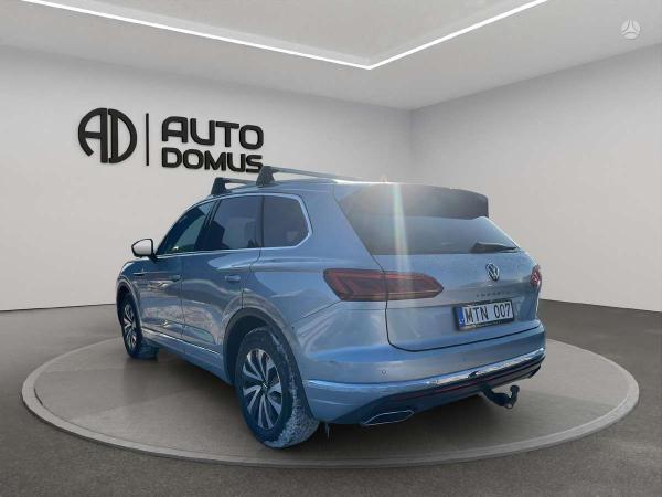 Pelēks Volkswagen Touareg 2023 Klaipėda, ar dzinēja tilpumu 2.97 L un nobraukumu 110 tūkst. km par 41000 €, foto 4 vietnē AUTOMOTO.COM.LV