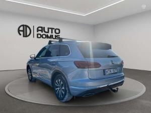 Pelēks Volkswagen Touareg 2023 Klaipėda, ar dzinēja tilpumu 2.97 L un nobraukumu 110 tūkst. km par 41000 €, foto 4 vietnē AUTOMOTO.COM.LV