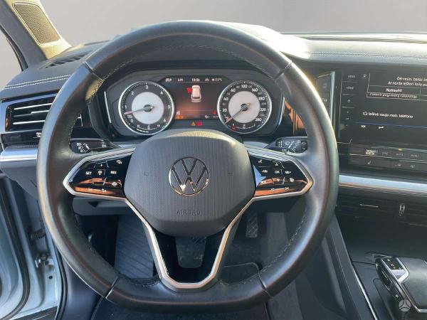 Pelēks Volkswagen Touareg 2023 Klaipėda, ar dzinēja tilpumu 2.97 L un nobraukumu 110 tūkst. km par 41000 €, foto 9 vietnē AUTOMOTO.COM.LV