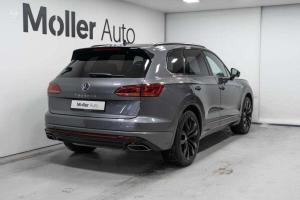 Pelēks Volkswagen Touareg 2023 Viļņa, ar dzinēja tilpumu 3.00 L un nobraukumu 75 tūkst. km par 55900 €, foto 3 vietnē AUTOMOTO.COM.LV
