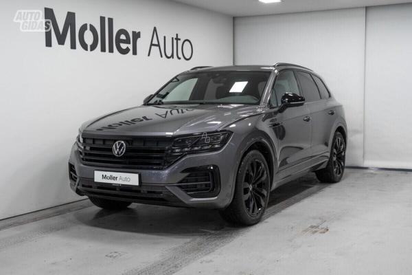Grey Volkswagen Touareg 2023 in Vilnius, with an engine capacity of 3.00 L and mileage of 73 thousand km for 55900 €, photo 1 on AUTOMOTO.COM.LV