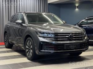 Grey Volkswagen Touareg 2023 in Riga, with an engine capacity of 3.00 L and mileage of 32 thousand km for 49990 €, photo 4 on AUTOMOTO.COM.LV